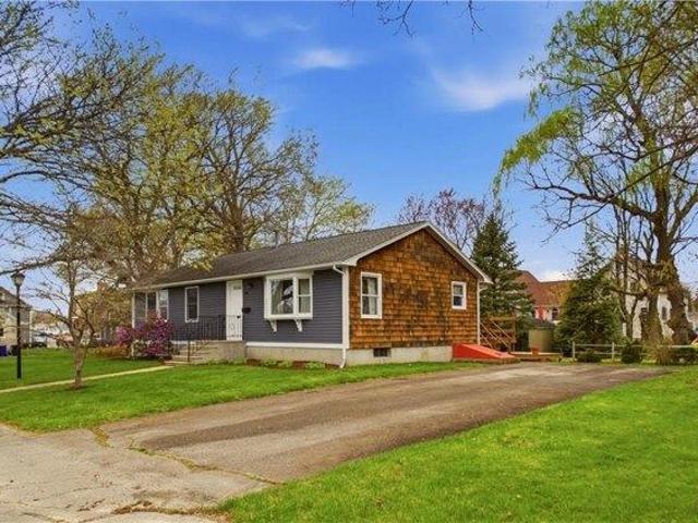 house with 3 bedroom, Warren RI ES103037276
