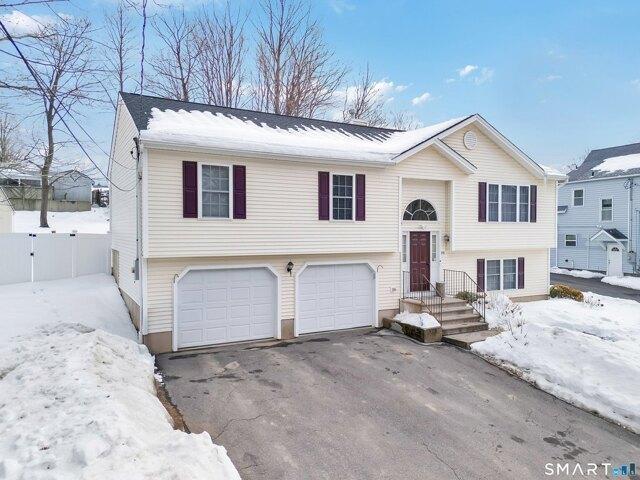 house with 3 bedroom, Waterbury CT DLS100886989
