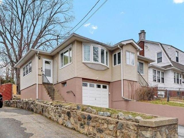 house with 3 bedroom, Waterbury CT DS89499733