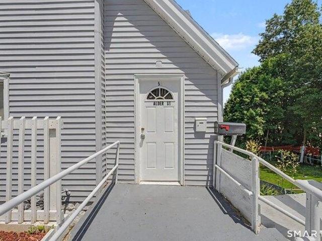 house with 3 bedroom, Waterbury CT DS104441097