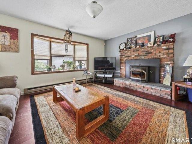 house with 3 bedroom, Waterbury CT DS104075152