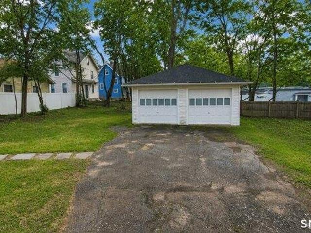 house with 3 bedroom, Waterbury CT ES103929472