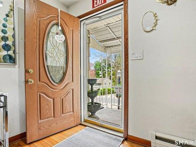 house with 3 bedroom, Waterbury CT ES103072431
