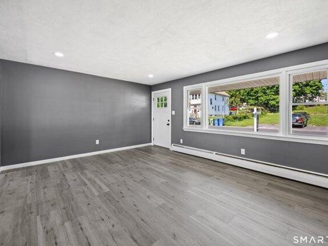 house with 3 bedroom, Waterbury CT ES103162646
