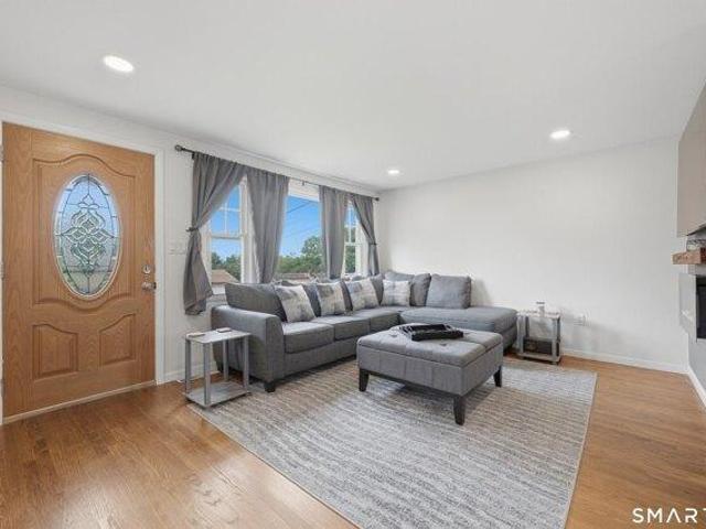 house with 3 bedroom, Waterbury CT ES104477376