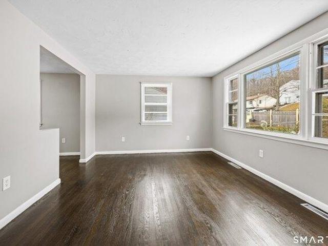 house with 3 bedroom, Waterbury CT ES104762056