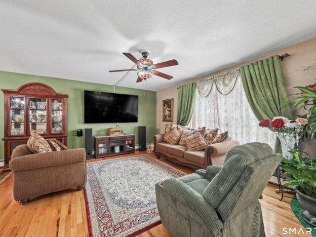 house with 3 bedroom, Waterbury CT ES104808306