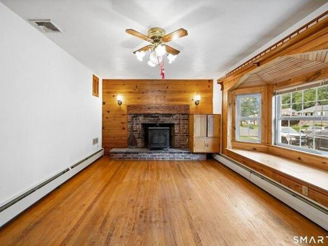 house with 3 bedroom, Waterbury CT ES104808377
