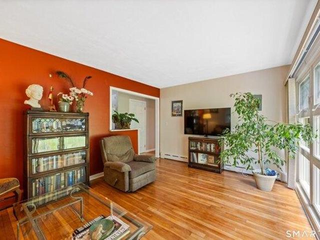house with 3 bedroom, Waterbury CT ES104832594