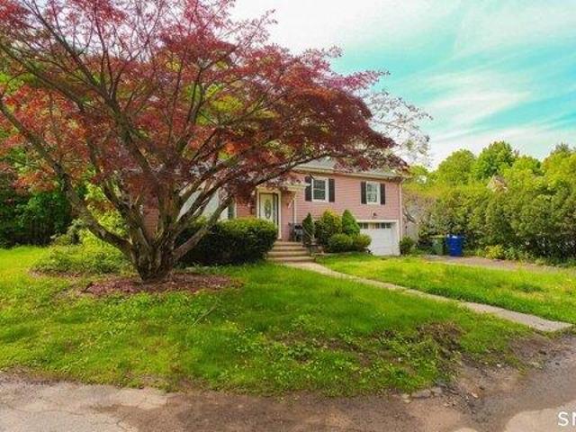 house with 3 bedroom, Waterbury CT ES104833570