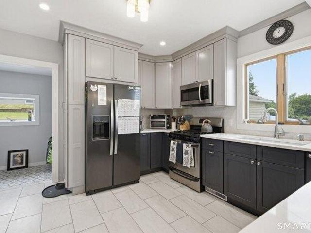 house with 3 bedroom, Waterbury CT ES104904727