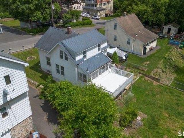 house with 3 bedroom, Waterbury CT ES104904121