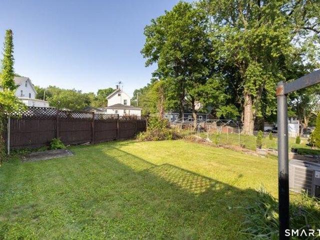 house with 3 bedroom, Waterbury CT ES104907648