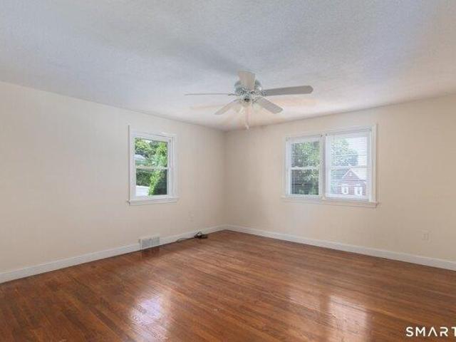 house with 3 bedroom, Waterbury CT ES104908703