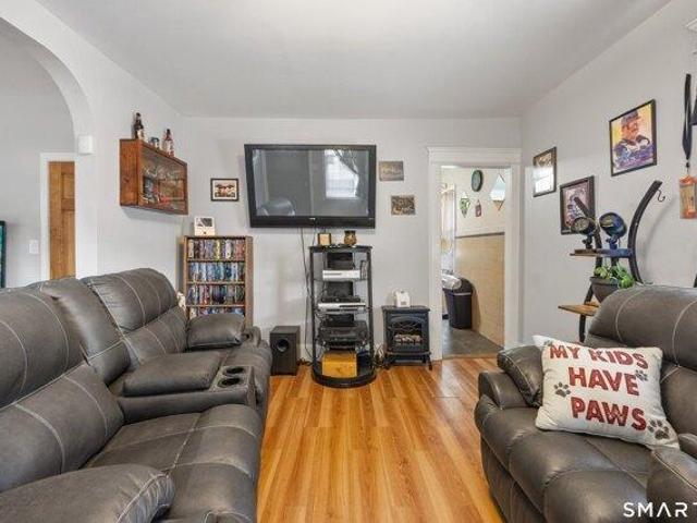 house with 3 bedroom, Waterbury CT ES104922099