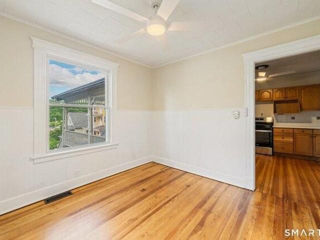 house with 3 bedroom, Waterbury CT ES104114851