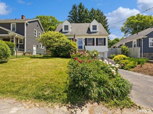 house with 3 bedroom, Waterbury CT ES104233264