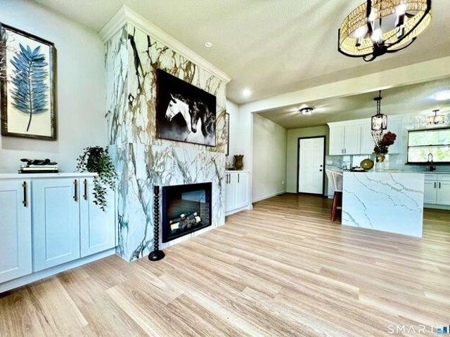 house with 3 bedroom, Waterbury CT ES104237267