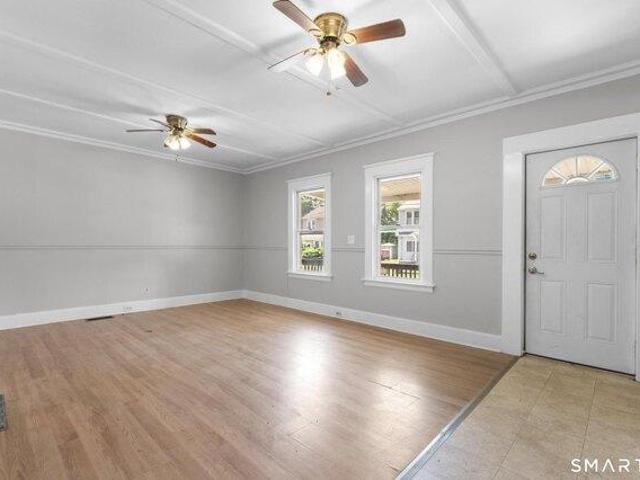 house with 3 bedroom, Waterbury CT ES104263687