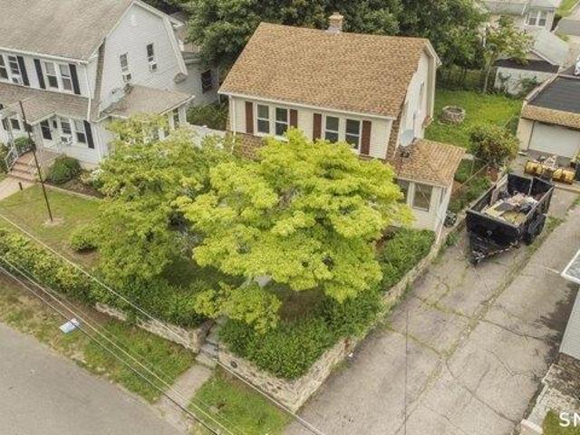 house with 3 bedroom, Waterbury CT ES104264558