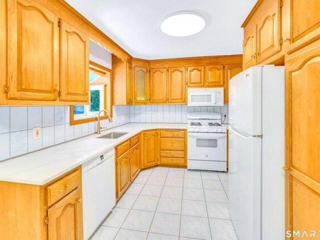 house with 3 bedroom, Waterbury CT ES104266164