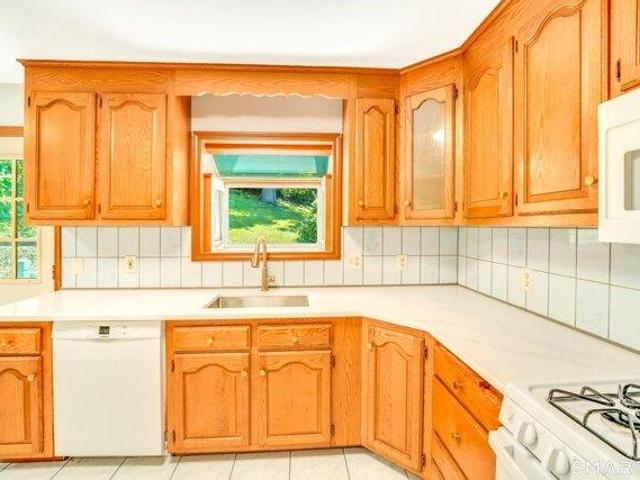 house with 3 bedroom, Waterbury CT ES105123450