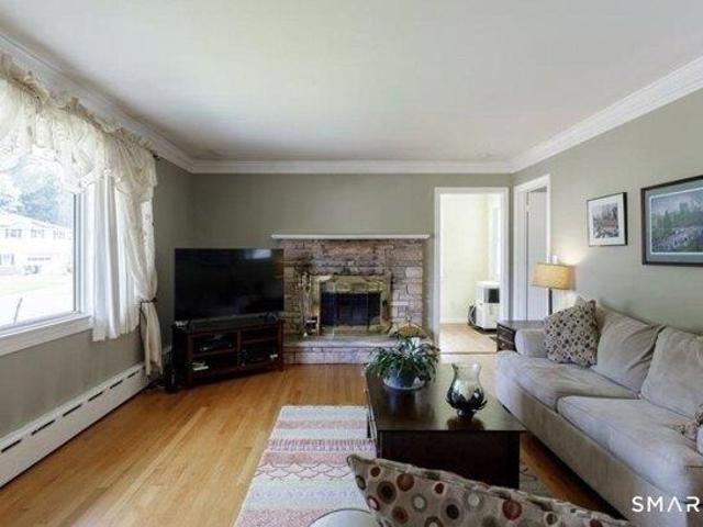 house with 3 bedroom, Waterbury CT ES105123568