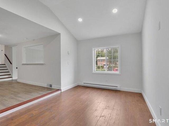 house with 3 bedroom, Waterbury CT ES105157816