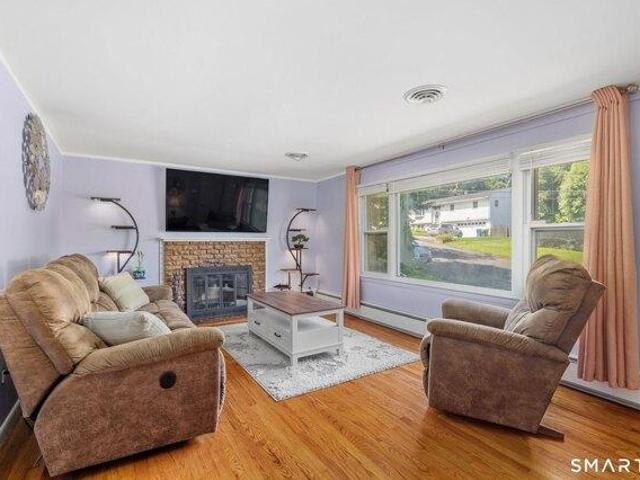 house with 3 bedroom, Waterbury CT ES105159578