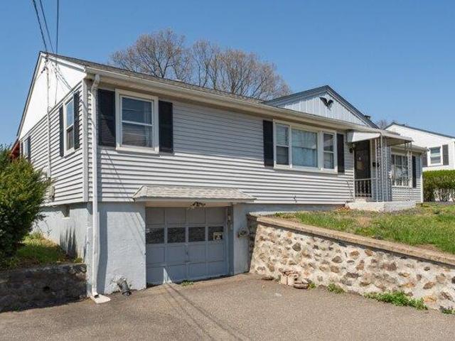 house with 3 bedroom, Waterbury CT ES105203459