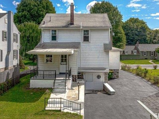 house with 3 bedroom, Waterbury CT ES105203560