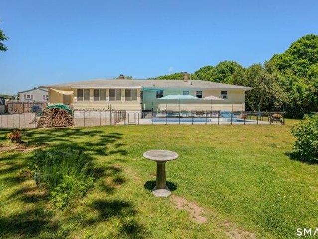 house with 3 bedroom, Waterford CT ES103929398
