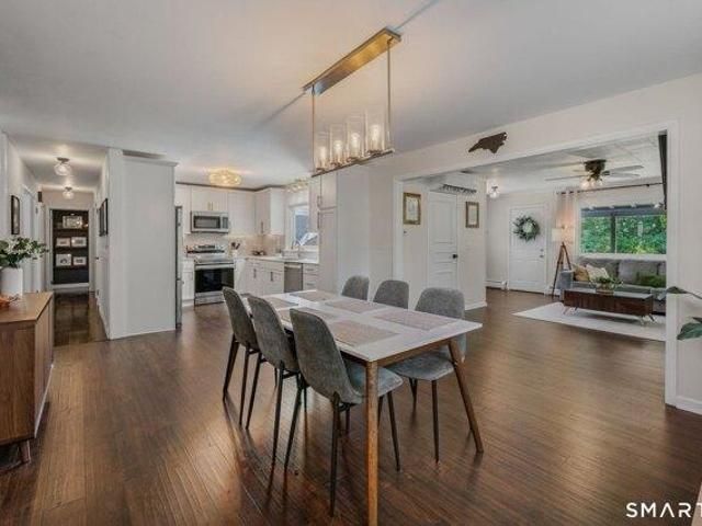 house with 3 bedroom, Waterford CT ES104569593