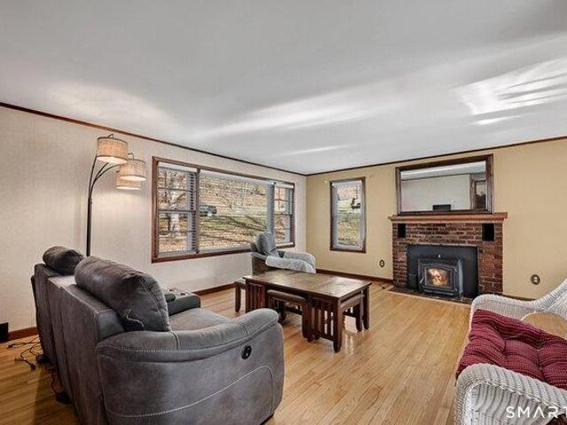 house with 3 bedroom, Watertown CT ES104609123