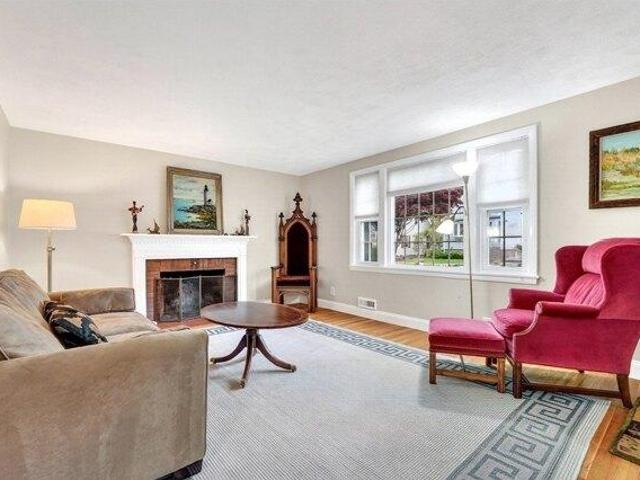 house with 3 bedroom, Watertown MA ES103442144