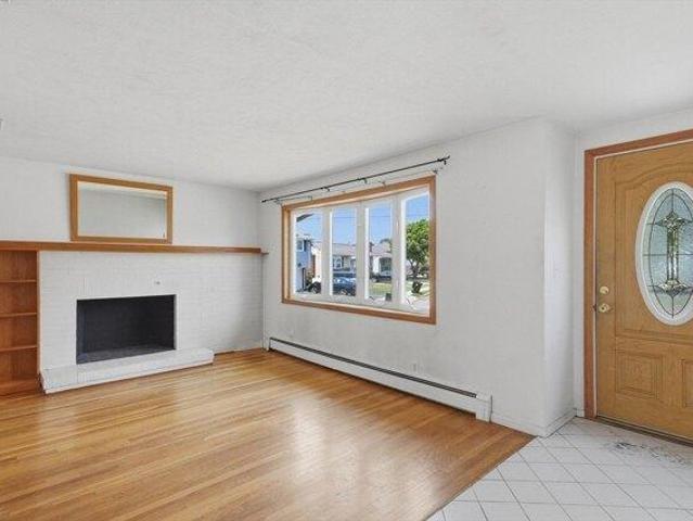 house with 3 bedroom, Watertown MA ES105123827