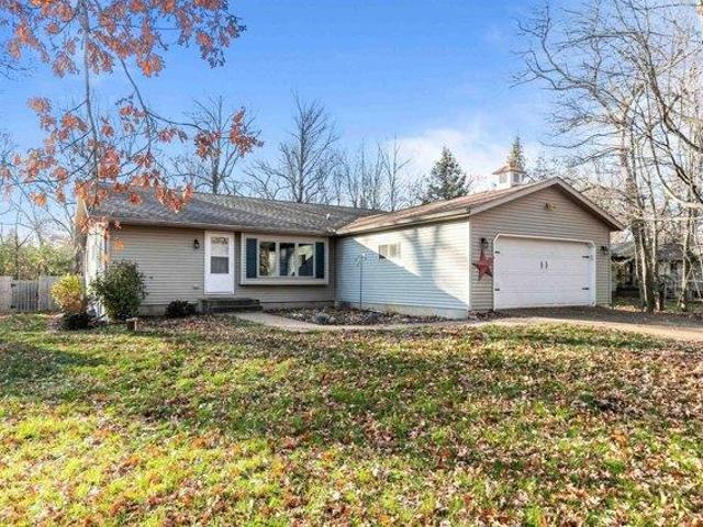 house with 3 bedroom, Waupaca WI DLS88247362