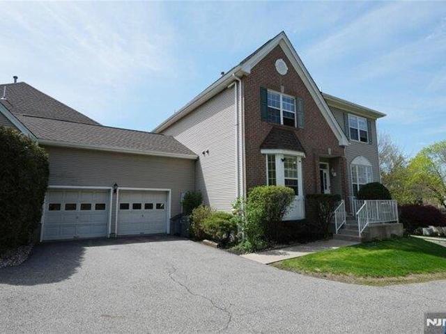 house with 3 bedroom, Wayne NJ DLS102762294