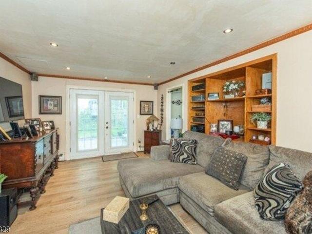 house with 3 bedroom, Wayne NJ DLS102283411