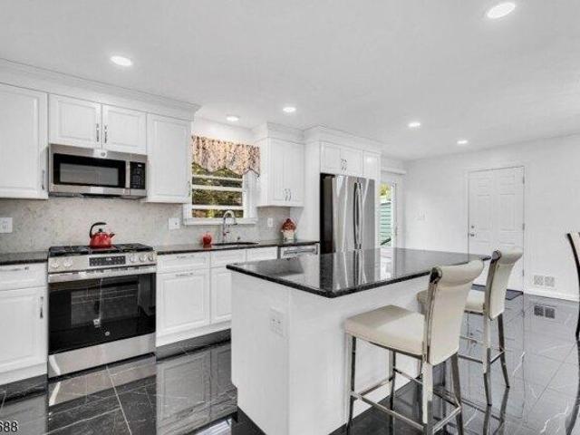 house with 3 bedroom, Wayne NJ ES102826484