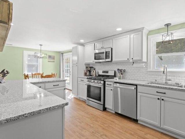 house with 3 bedroom, Weare NH ES103190175