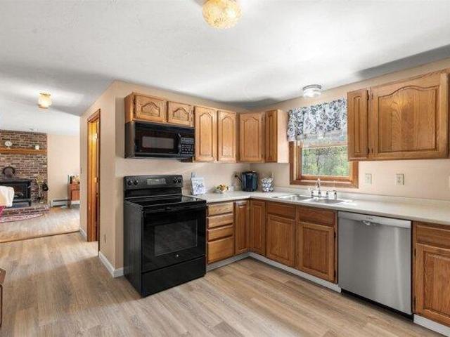 house with 3 bedroom, Weare NH ES104236612
