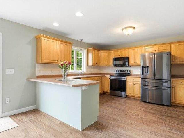 house with 3 bedroom, Weare NH ES104332052