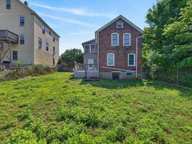 house with 3 bedroom, Webster MA ES105115456