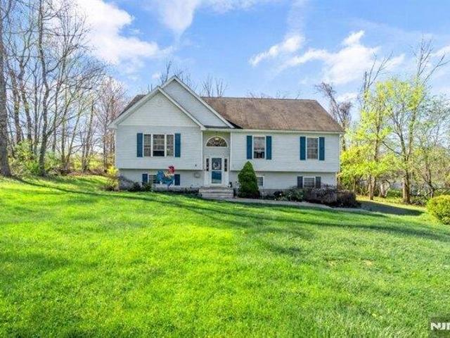 house with 3 bedroom, West Milford NJ DLS102729140