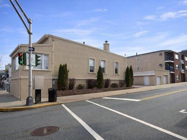 house with 3 bedroom, West New York NJ ES104481639