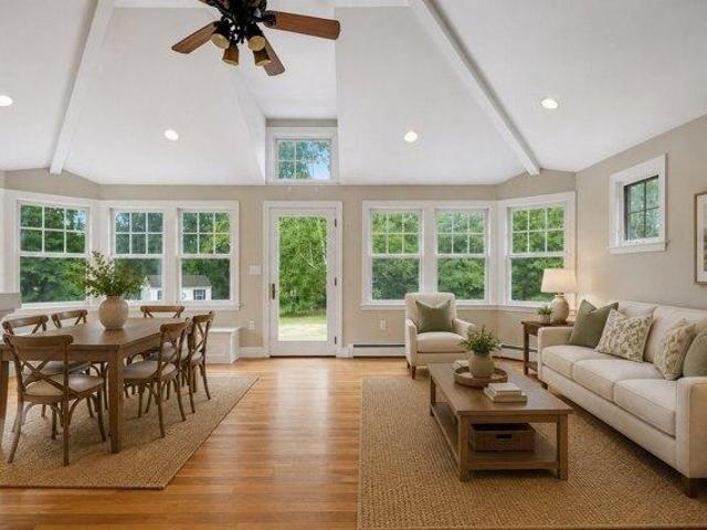 house with 3 bedroom, West Newbury MA ES105511121