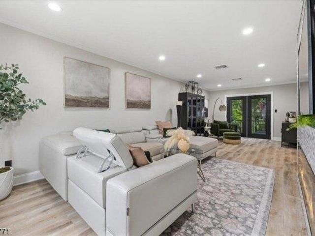 house with 3 bedroom, West Orange NJ ES103437154