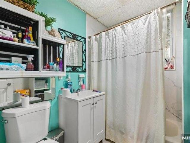 house with 3 bedroom, West Orange NJ ES105159468