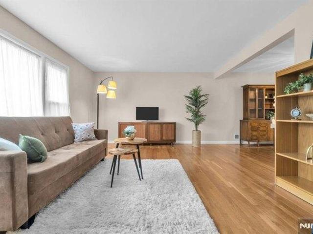 house with 3 bedroom, West Orange NJ ES105159427